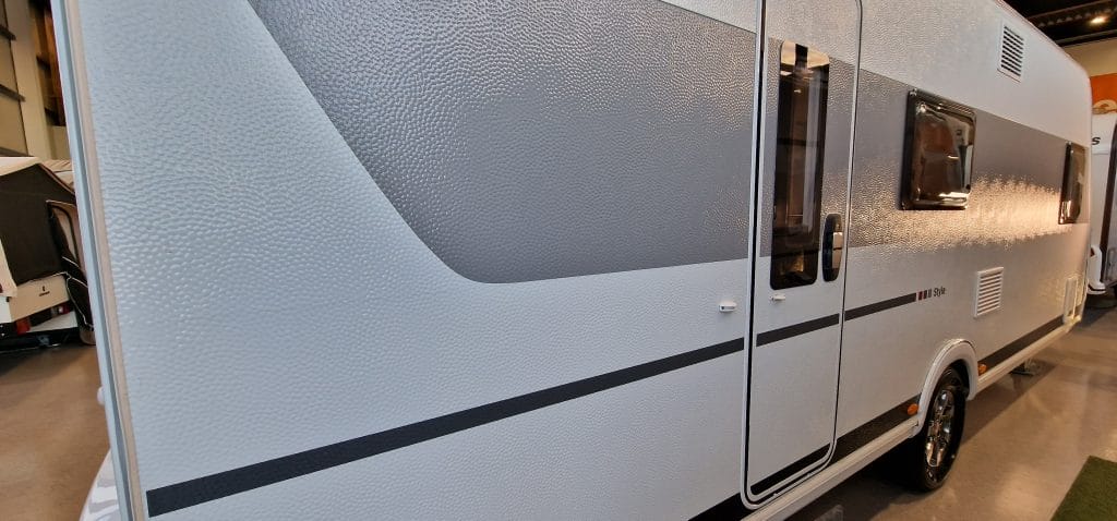 LMC STYLE 582 K 2/kojur, m/Truma miðstöð árgerð 2025 er í sýningarsal ...